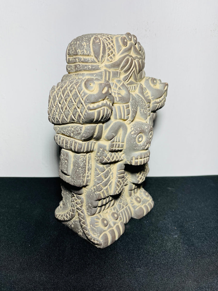 Coatlicue Tradicional negra 3 – Coatlicue Arte- Xolito Mio