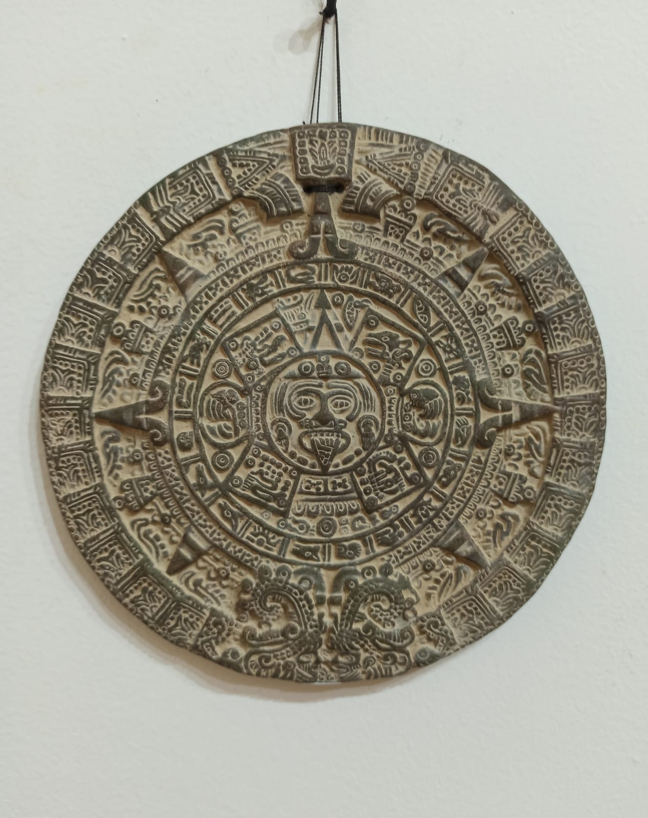 Disco calendario azteca mediano verde – Coatlicue Arte- Xolito Mio