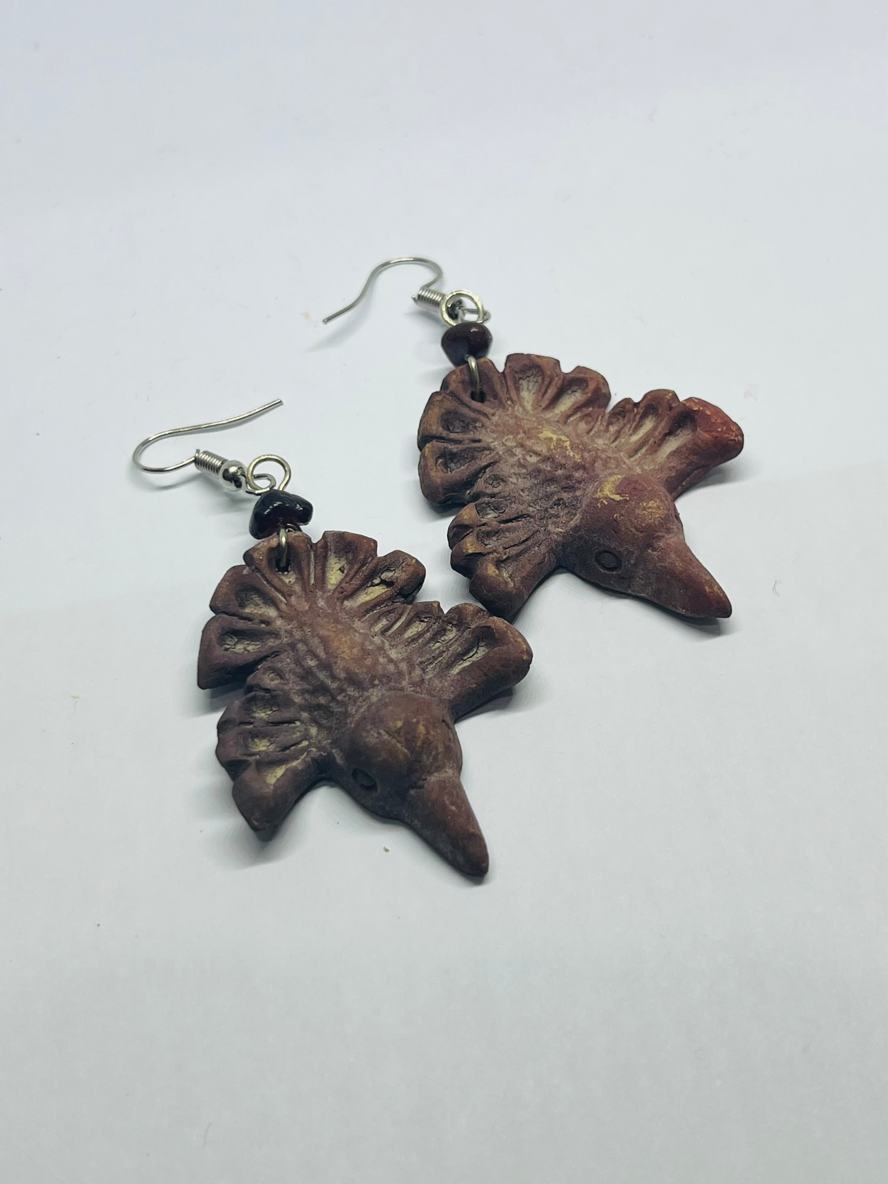 Colibri rojo detallado – Coatlicue Arte- Xolito Mio