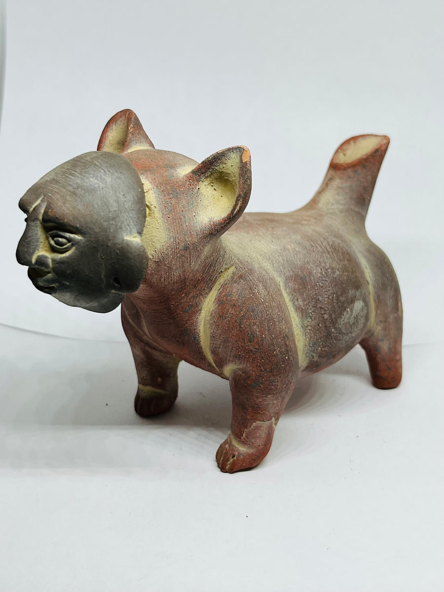 Xolo panzon con mascara y urna de frente – Coatlicue Arte- Xolito Mio